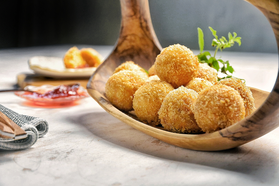 Αραντσίνι (Arancini):Kεφτέδες τραχανά γεμιστοί με τυριά - Panos Ioannidis