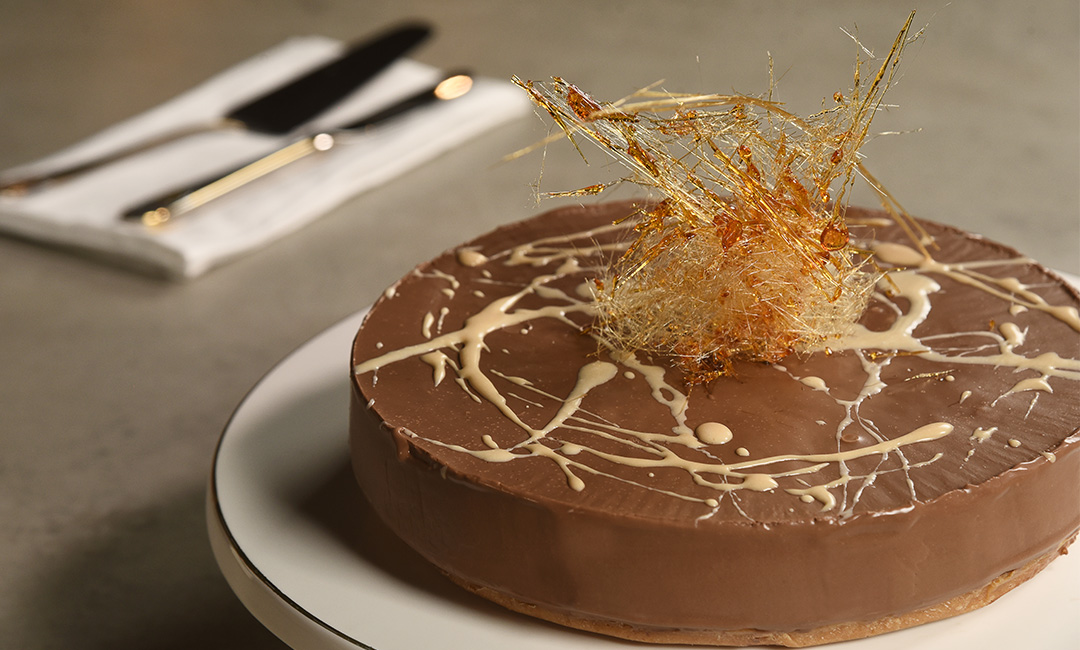 Τούρτα σοκολάτας με γέμιση αλμυρής καραμέλας | Πάνος Ιωαννίδης Chef